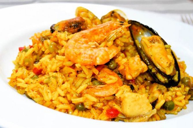 Paella with 1 lt of Sangria at Restaurante America - Who Will Love This Experience?