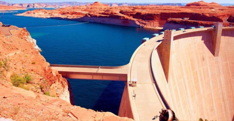 Page: Lake Powell Scenic Dam Cruise - The Dam & Surroundings