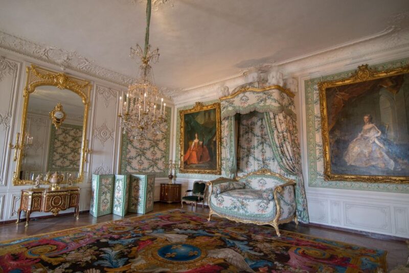 Palace of Versailles private tickets + transfer from Paris - Who Should Consider This Tour?