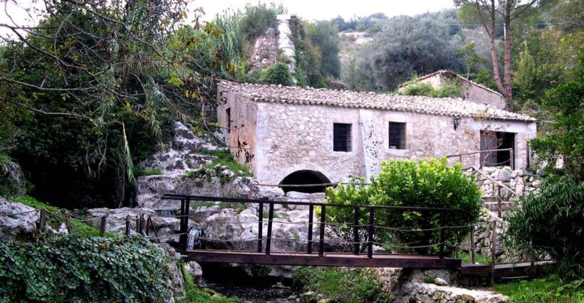 Palazzolo A.: from corso Vittorio Emanuele to the watermill - Analyzing the Cost and Value