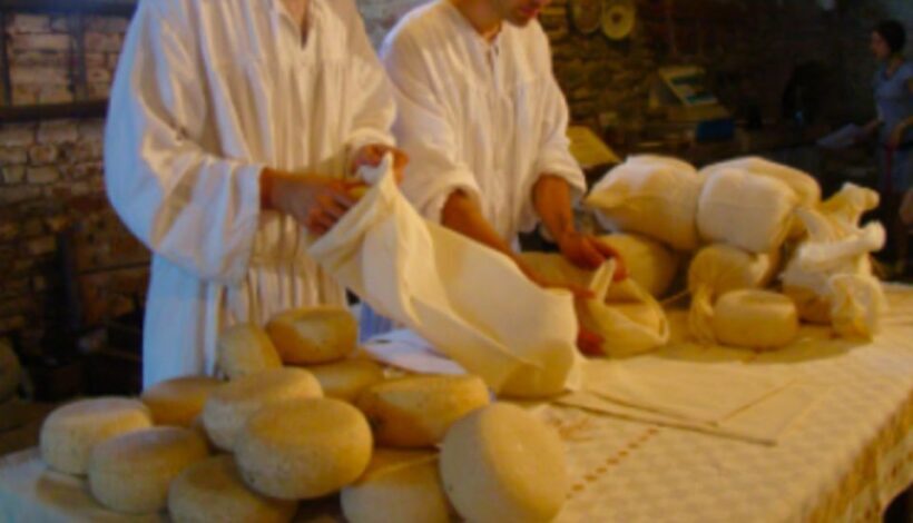 Palazzolo Acreide: Ricotta Cheese and Farm Tour with Tasting - Key Points