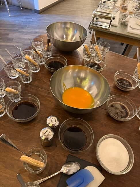 Palermo: Pizza & Tiramisu Class with Free Flowing Fine Wine - The Price and Value