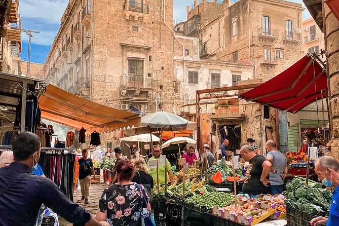 Palermo Street Food Tour: A Culinary Journey - The Vibrant Atmosphere of Vucciria Market
