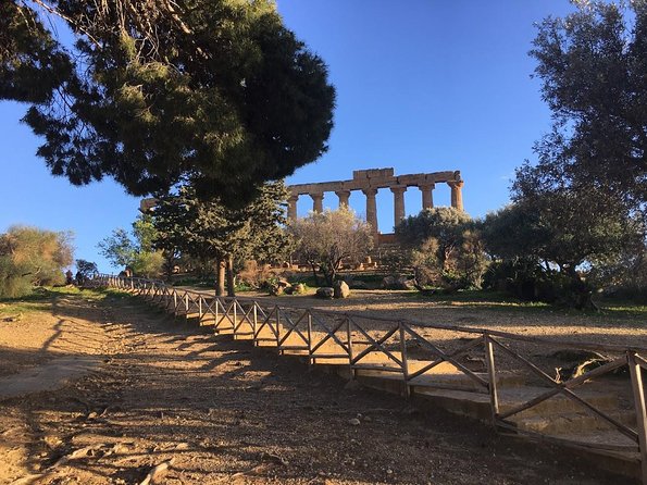 Palermo to Siracusa: Stop at Valley of Temples & Roman Villa - Exploring the Valley of the Temples