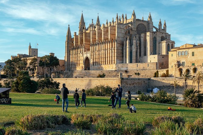 Palma Cathedral & Surroundings PRIVATE TOUR With Ticket Included - Exploring La Lonja and the Arab Baths