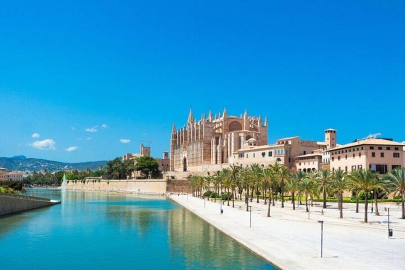Palma de Mallorca : Must see Walking Tour With A Guide - A Closer Look at What This Tour Offers