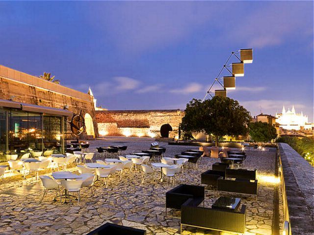 Palma de Mallorca: Old Town Atmospheric Evening Tour - What’s Included and What’s Not