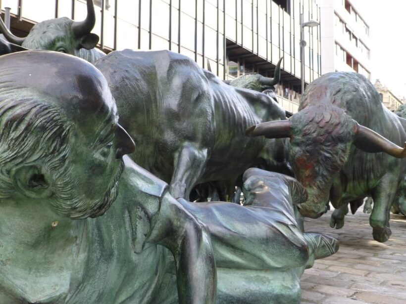 Pamplona - Private Historic Walking Tour - The Thrills and Quirks: Dead Man’s Corner and Navarrería Square