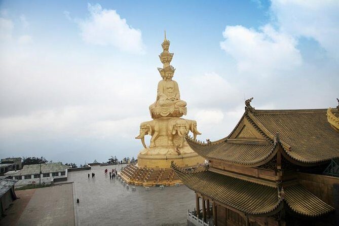 Panda Leshan Buddha Mt Emei 2 Days trip included 1 night stay - Key Points