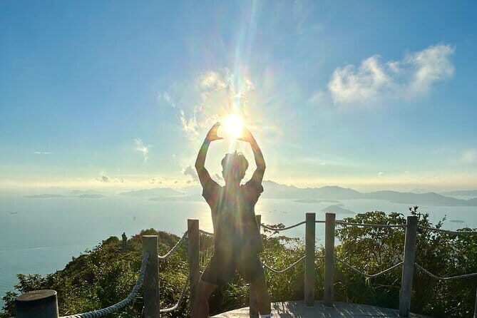 Panorama Sunset Hike to the Peak with Local - Key Points