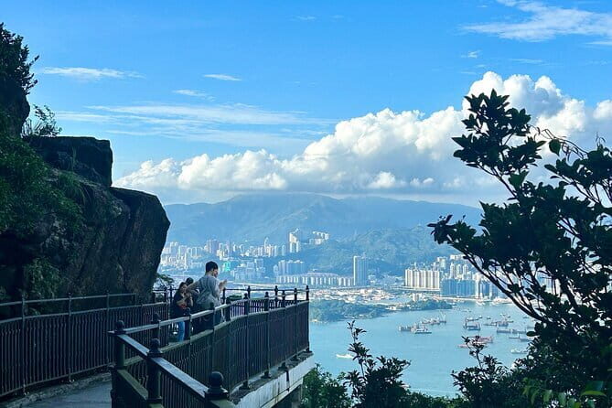 Panorama Sunset Hike to the Peak with Local - FAQs