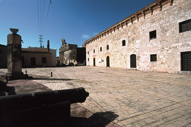 Panoramic City Tour - Walk along the Pedestrian Street