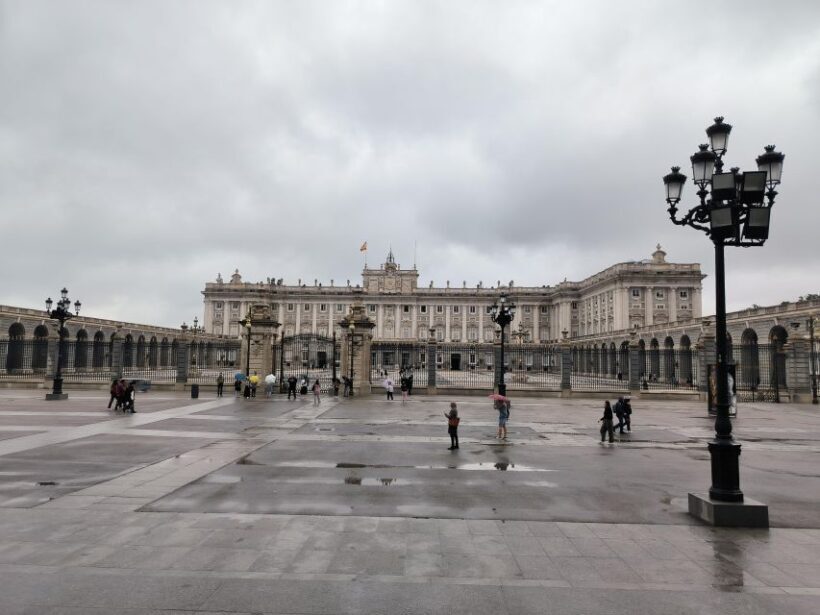 Panoramic Tour of Madrid with Private Guide and Private Car - Practical Considerations and Tips