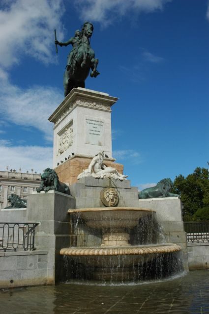 Panoramic Tour of Madrid with Private Guide and Private Car - FAQs