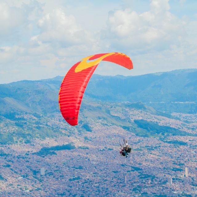 Paraglide over beautiful Medellin - Who Will Love This Experience?