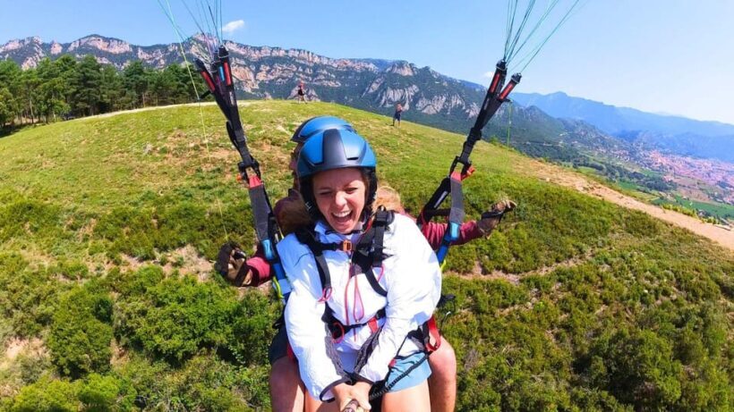 Paragliding: Experience the magic of flying near Barcelona. Report included - Discovering the Experience
