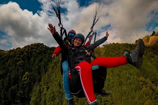 Paragliding Flight in Medellin With Expert Pilots - Expert Pilots and Safety Considerations
