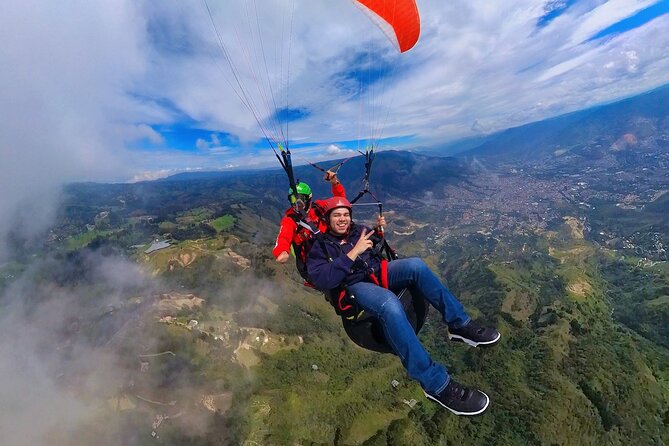 Paragliding Flight in Medellin With Expert Pilots - Included Equipment and Pre-Flight Instructions
