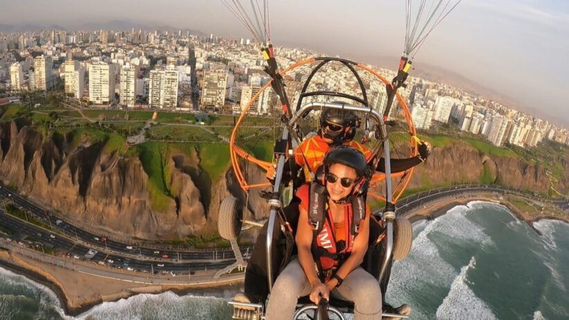 Paragliding flight with a private pilot in Costa Verde-Lima - Who Will Love This Experience?