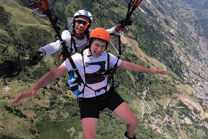 Paragliding Flights Medellin - Breathtaking Views of the City