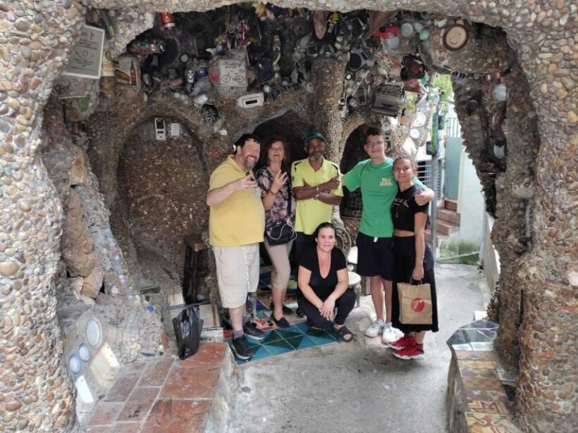 Paraisópolis: São Paulo's Vibrant Favela & Its Hidden Artist - Analyzing the Value