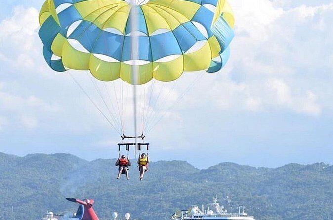 Parasailing activity in Montego Bay with lunch and transfer - Exploring the parasailing adventure in detail