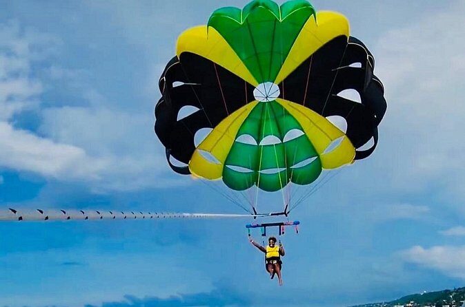 Parasailing activity in Montego Bay with lunch and transfer - Practical considerations and tips