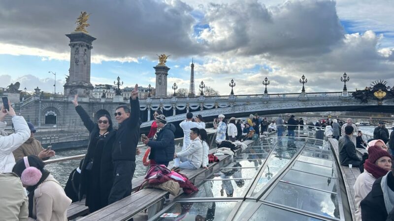 Paris: 1-Hour Seine Cruise Departing From the Eiffel Tower - Key Points