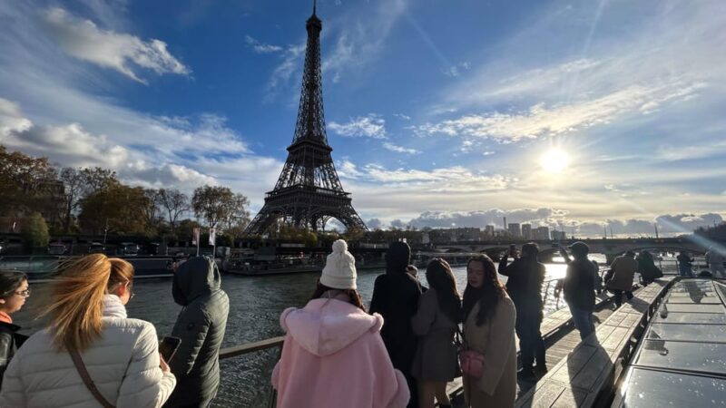 Paris: 1-Hour Seine Cruise Departing From the Eiffel Tower - Landmarks Seen During the Cruise