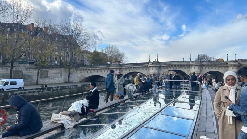 Paris: 1-Hour Seine Cruise Departing From the Eiffel Tower - Audio and Interactive Features