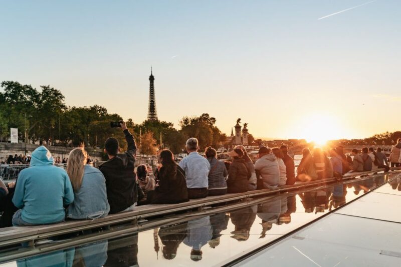 Paris: 1-Hour Sightseeing Cruise and 3-Course Bistro Dinner - Who Will Love This Experience?