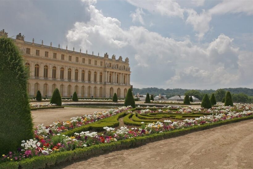 Paris: 10H Private Tour for Arc de Triomphe, Versailles - FAQs