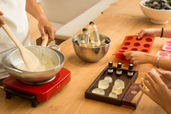 Paris 1e: Botanical Handmade Soap Workshop (Melt and pour soap) - Key Points