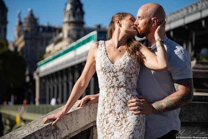 Paris 2-Hour Eiffel Tower Walking Tour With Professional Photo Shoot - Meeting and Pickup Information