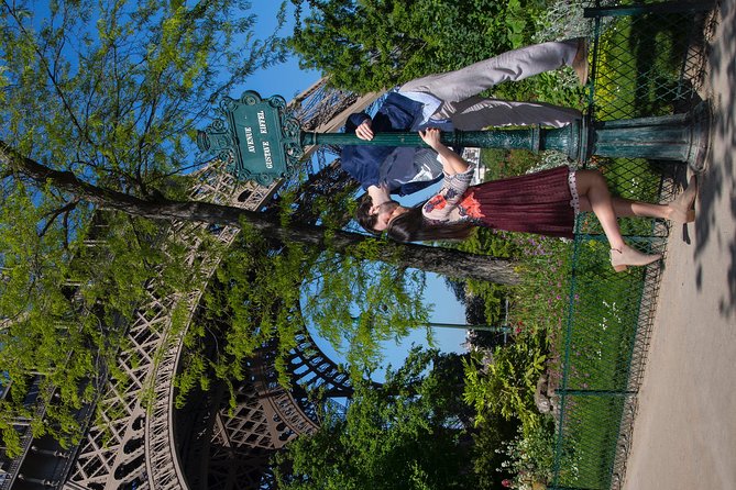 Paris 2-Hour Eiffel Tower Walking Tour With Professional Photo Shoot - Avoiding Crowds for Better Shots
