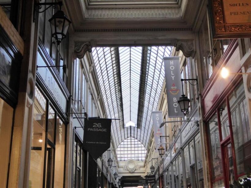 Paris: 2-Hour Passages Private City Tour in German - Exploring the Hidden Parisian Passages