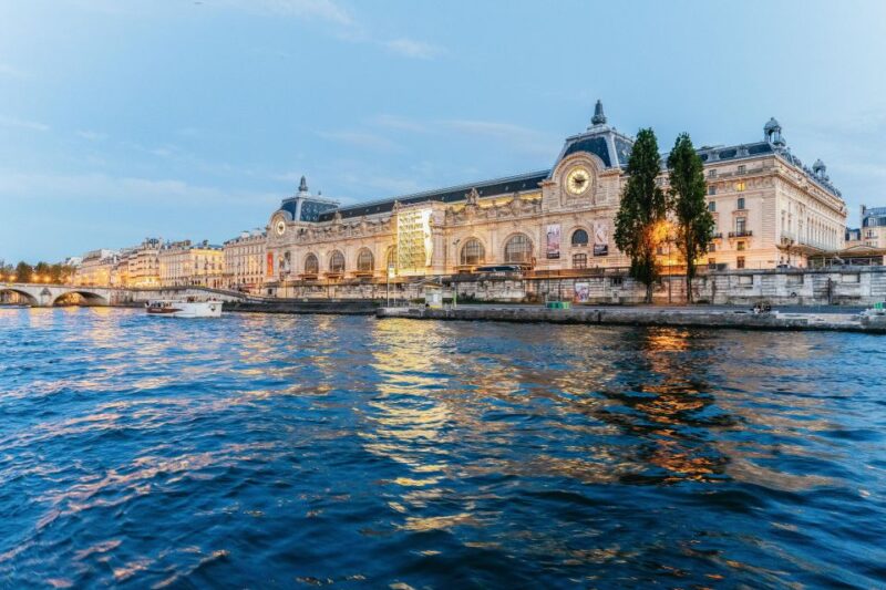 Paris: 3-Course-Dinner Cruise on the Seine with live music - The Itinerary and Sights