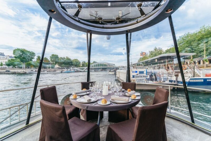 Paris: 3-Course-Dinner Cruise on the Seine with live music - Authenticity and Value