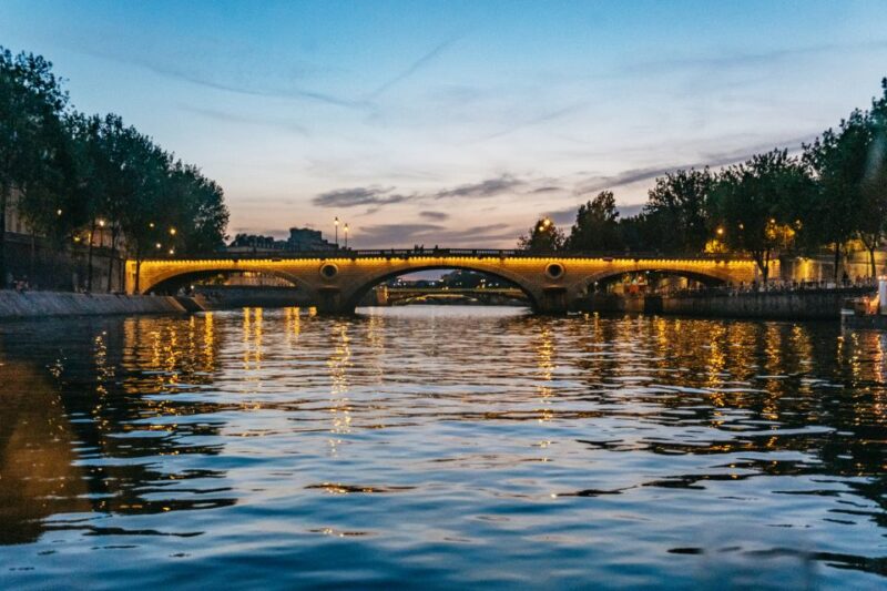Paris : 3-Course Gourmet Dinner Cruise on Seine River - Authenticity and Atmosphere