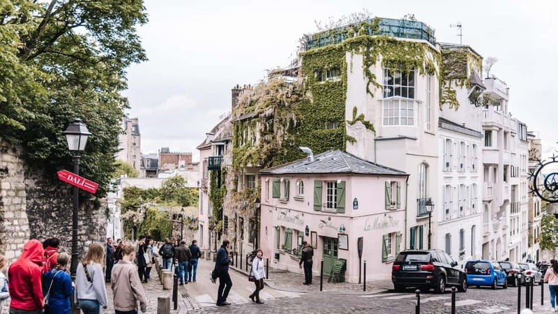 Paris: 3-Hour Private Tour from Champs Élysées to Montmartre - The Neighborhoods: Champs Élysées to Montmartre
