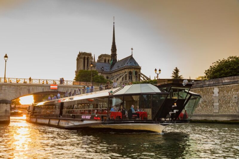 Paris: 4-Course Dinner Cruise on Seine River with Live Music - The Itinerary and Sights