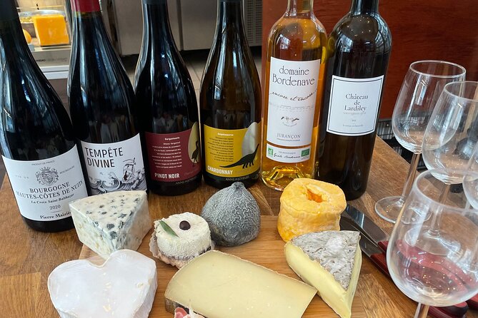 Paris: A Cozy Wine & Cheese Tasting in Montmartre - Exploring the Charming Montmartre Neighborhood