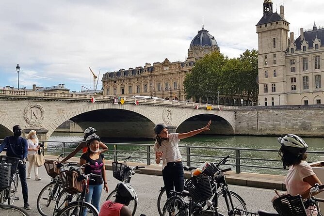 Paris Along the Seine: Guided Tour of the Greatest Monuments - Inclusions and Pricing for the Seine River Cycle
