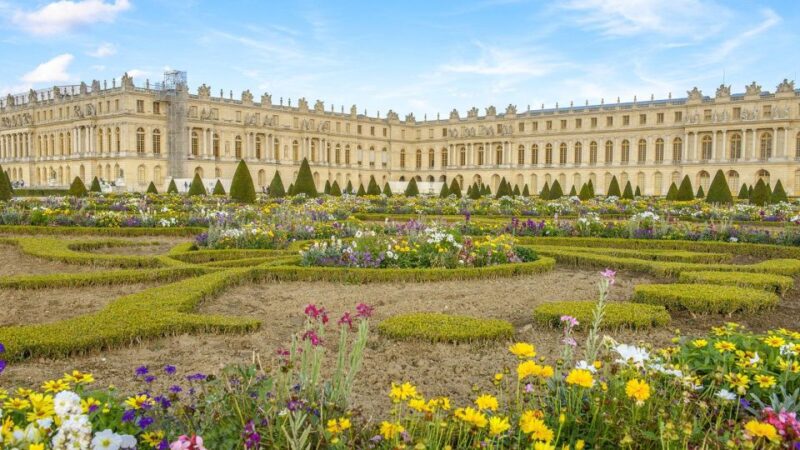 Paris Audioguide - Travelmate App for Your Smartphone - App Features and Accessibility