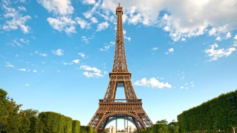 Paris Audioguide - Travelmate App for Your Smartphone - Comparison to Traditional Guided Tours