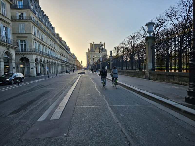 Paris Before the Crowds: Sunrise Bike Tour with Breakfast - Who Will Love This Tour?
