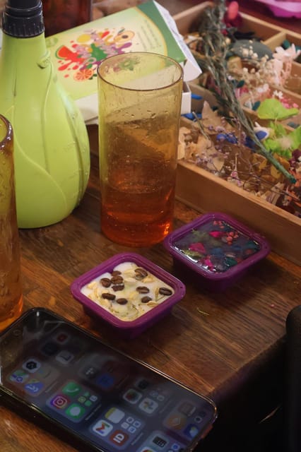 Paris: Botanical handmade soap workshop (Melt and pour soap) - Key Points