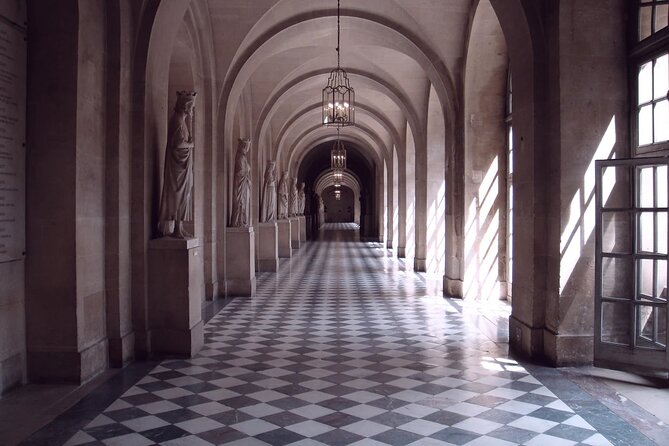 Paris by Night Private illumination Tour Hotel pickup - Exploring the Itinerary