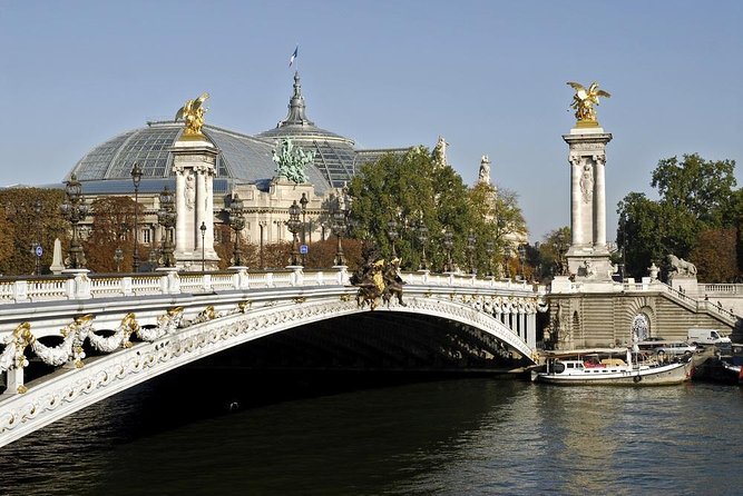 Paris Capitaine Fracasse 3 Course Seine River Dinner Cruise - Scenic Views Along the River