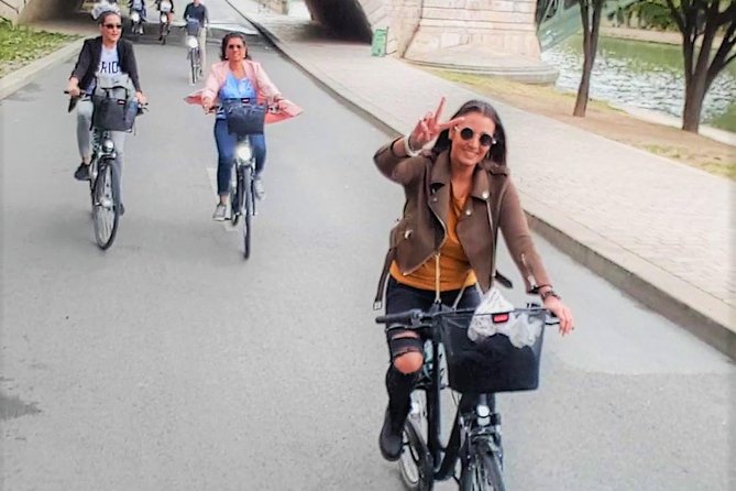 Paris: Charming Nooks and Crannies Bike Tour - The Experience: What to Expect